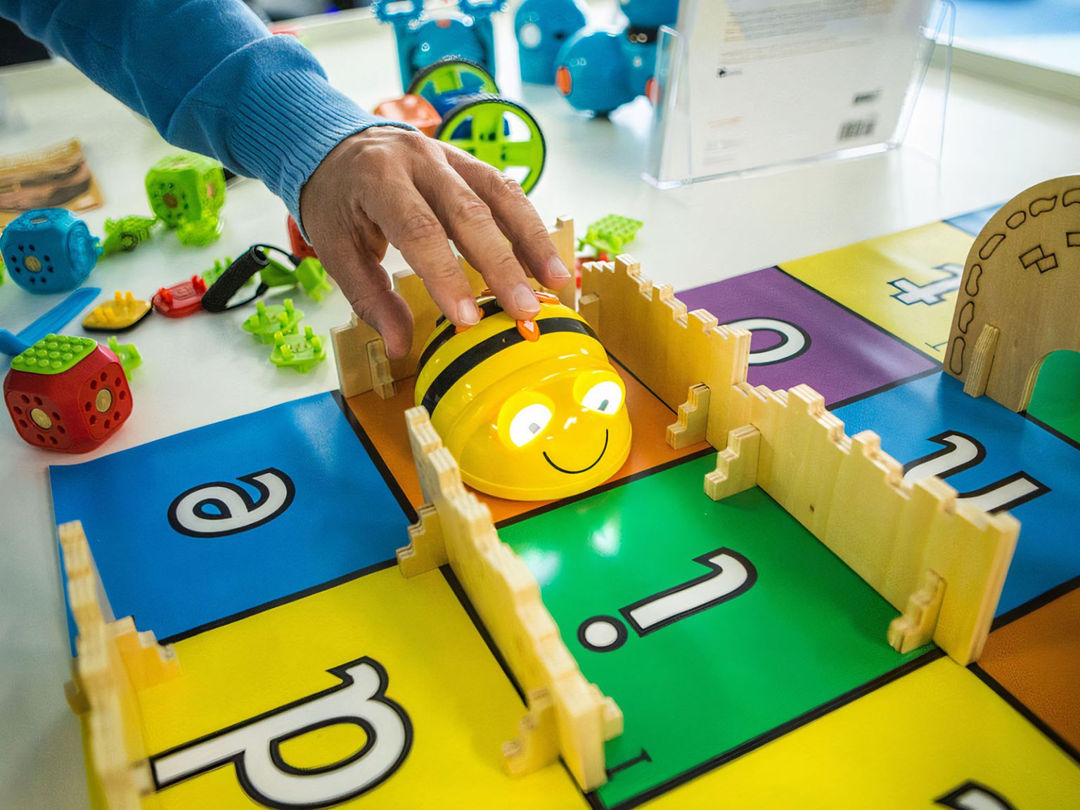 Bee‑Bot programmeerbare vloerrobot – kindvriendelijke STEM‑robot voor leren coderen & logisch ...